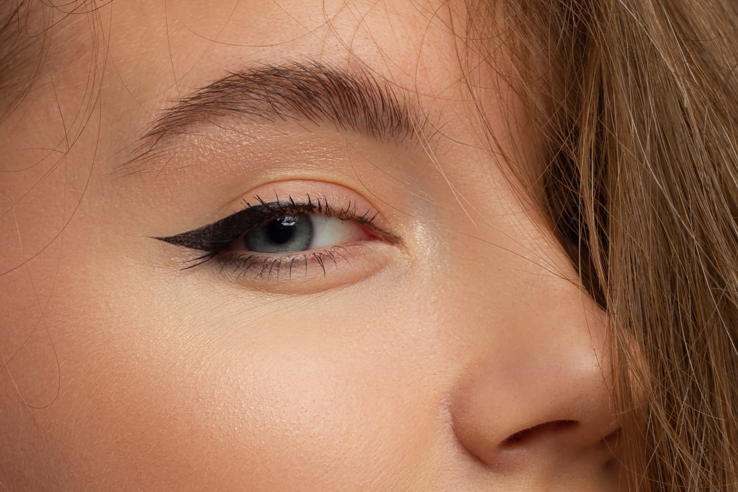 Winged liner store
